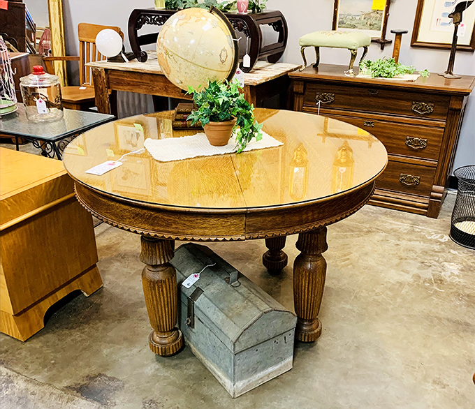 This isn't just a dining table; it's the future center of family gatherings where memories will be made over pot roast and pie. 