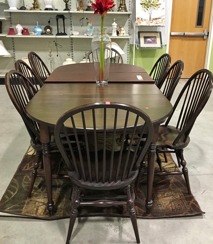 A complete dining set that's hosted countless family dinners now awaits its next gathering of pot roast enthusiasts and mashed potato aficionados.