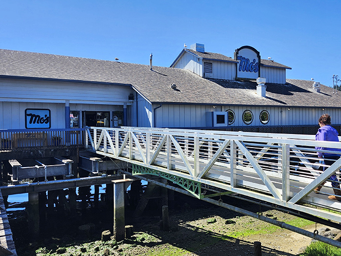The walkway to Mo's feels less like entering a restaurant and more like boarding a delicious, landlocked ship of seafood dreams.