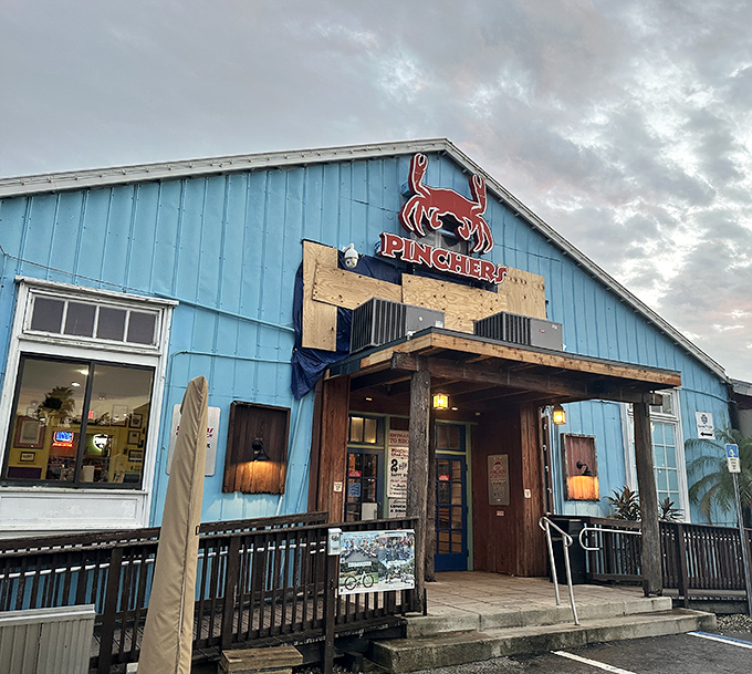 As evening approaches, Pinchers' blue exterior takes on a magical quality&mdash;like a seafood lighthouse guiding hungry souls to their dinner destination.