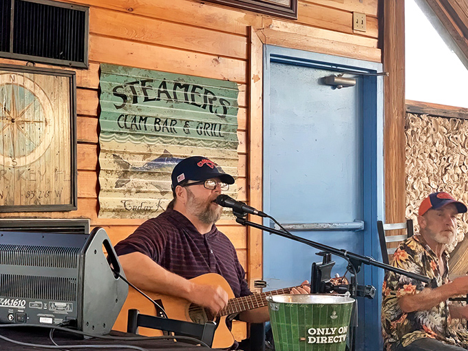 Live music that pairs perfectly with cold beer and hot seafood. The soundtrack to your new favorite Florida memory.