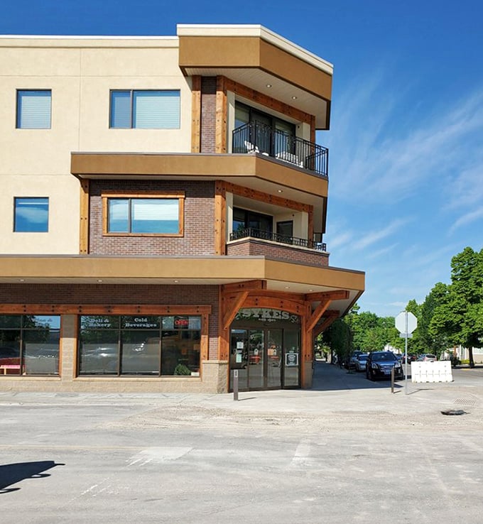 More than just a meal spot. Sykes' modern exterior with classic timber accents reflects Kalispell's perfect blend of traditional values and contemporary comfort.