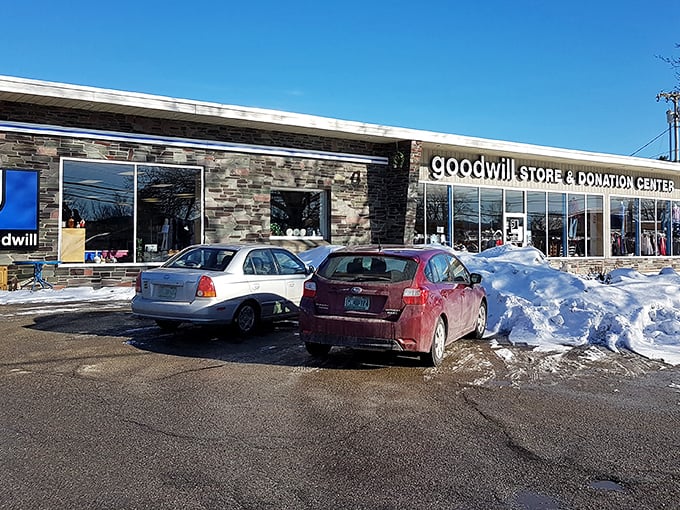 Even in winter, this place draws a crowd of cars like moths to a very well-organized, reasonably-priced flame. 