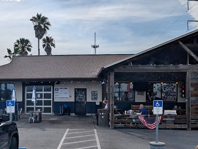 Patriotic vibes and barbecue aromas&mdash;a match made in Florida heaven. The covered patio offers respite from the sun while you commit to the serious business of feasting.