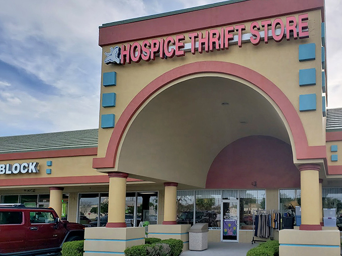 The alternative entrance sporting a cheerful pink and yellow facade. Like a tropical resort, but for people who prefer bargains to beaches.