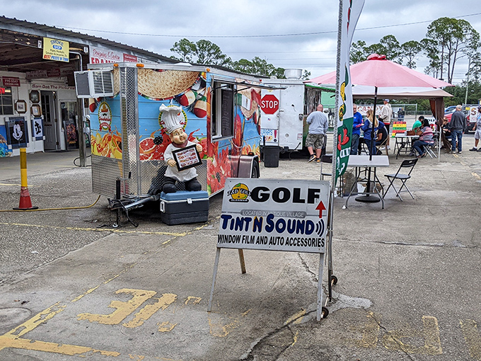 Food trucks and outdoor vendors create a carnival atmosphere&mdash;because treasure hunting builds an appetite that only street food can satisfy.