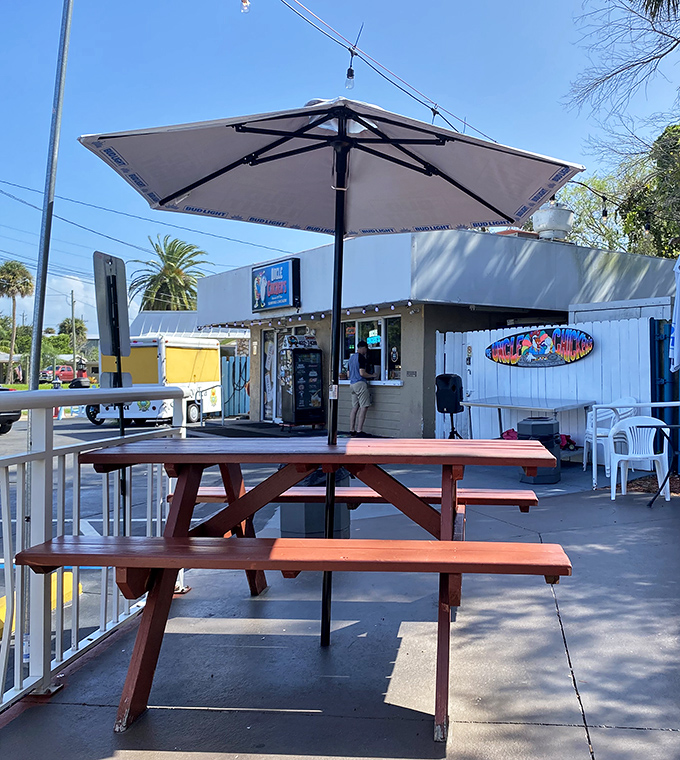 Outdoor picnic tables under Florida skies offer the perfect setting for sauce-stained fingers and satisfied smiles. Al fresco never tasted so good.