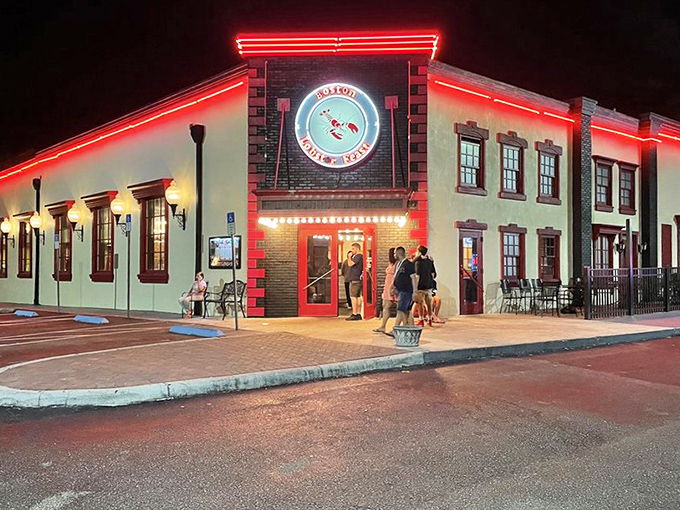 The restaurant's evening glow transforms it into a red-hued wonderland&mdash;drawing in diners like moths to a delicious flame.