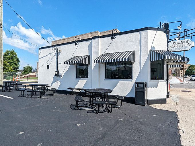 The exterior view reveals the humble kingdom where burger royalty is served daily. No castle needed when the food reigns supreme.