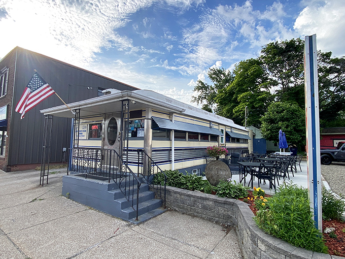 Stars, stripes, and breakfast forever&mdash;this vintage railcar serves up patriotism with a side of home fries.