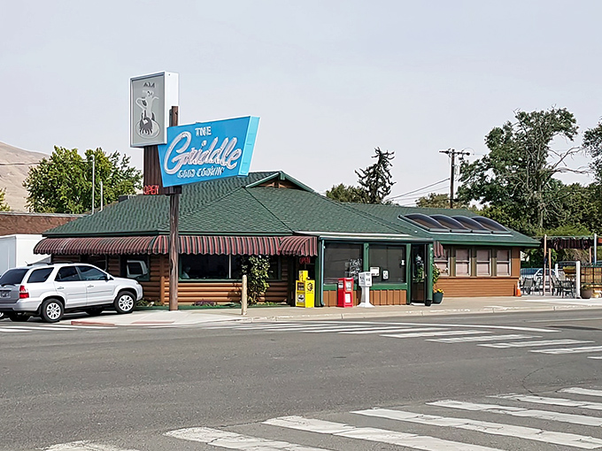 The full exterior view reveals a classic roadside diner that's been feeding travelers and locals since breakfast became important.