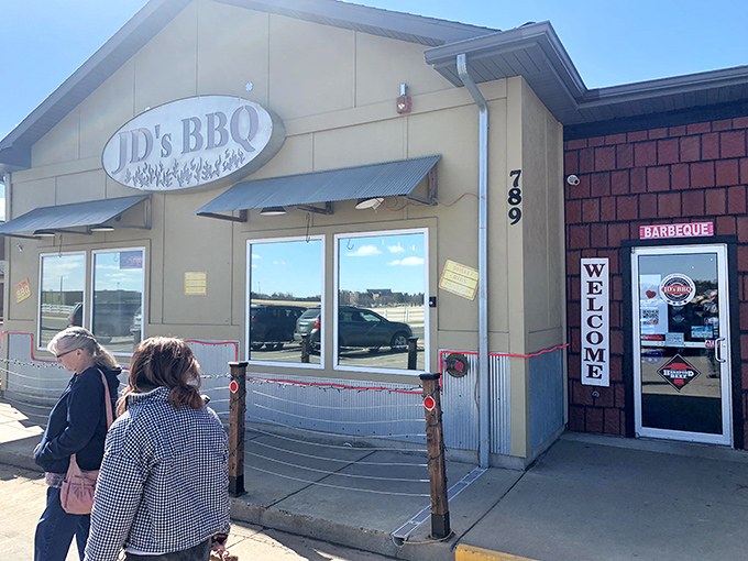 Daytime reveals JD's modest exterior&mdash;proof that in the BBQ world, it's what's inside the smoker that counts, not fancy architecture.