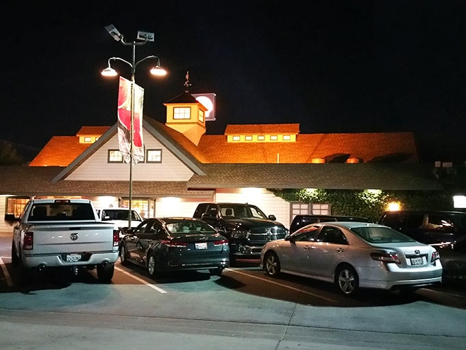 Even at night, Hodel's parking lot stays full&mdash;proof that the siren call of home cooking knows no bedtime in Bakersfield.