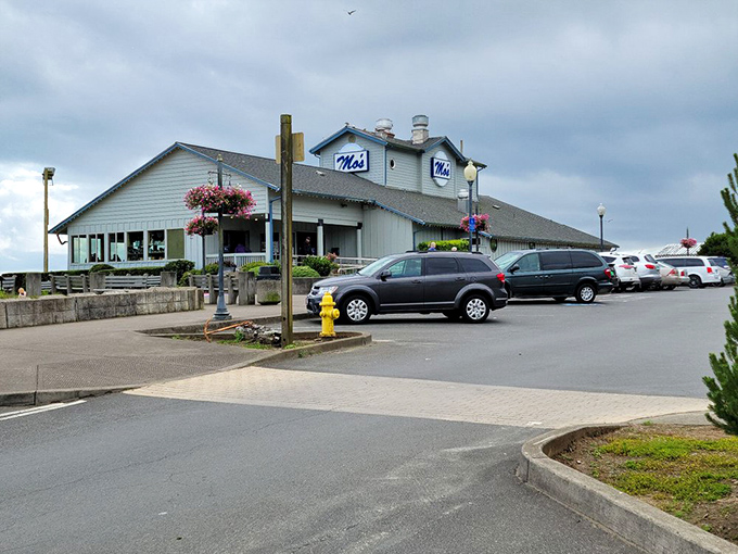 The parking lot fills early on summer days&mdash;a testament to the magnetic pull of perfectly executed seafood classics and that million-dollar bay view.