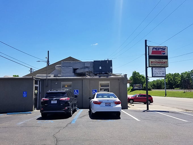 The parking lot tells the true story&mdash;packed with vehicles from work trucks to sedans, proving good food crosses all demographic lines at Hyde's.