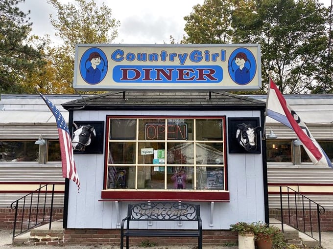The face that launched a thousand breakfasts. Those cow silhouettes aren't just decoration&mdash;they're a nod to Vermont's dairy heritage.