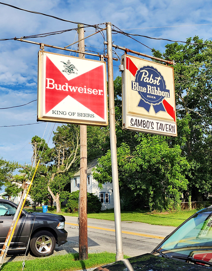 Those vintage beer signs hanging proudly outside tell you everything you need to know about Sambo's commitment to timeless tavern traditions.