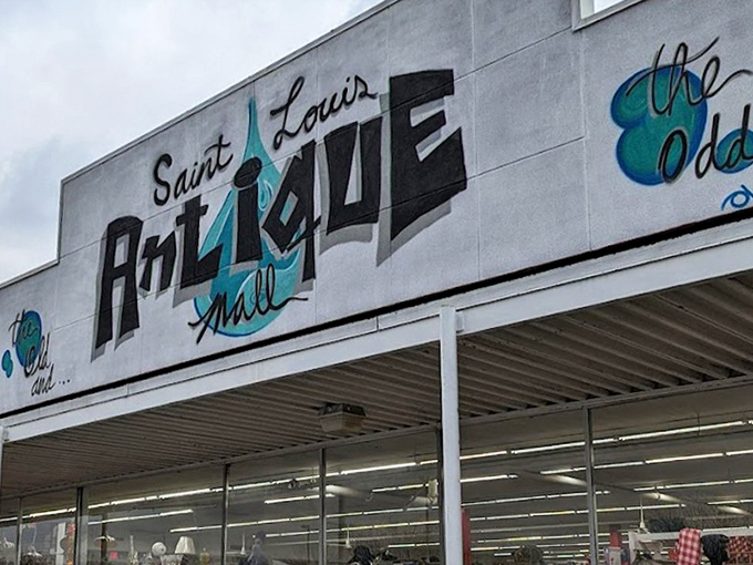 The Saint Louis Antique Mall's distinctive signage promises "The Old and The New"&mdash;a perfect summary of this treasure-hunting paradise.