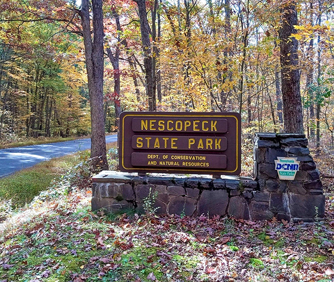 The park entrance sign in autumn &ndash; where the foliage provides a seasonal light show that Vegas productions can only dream about.