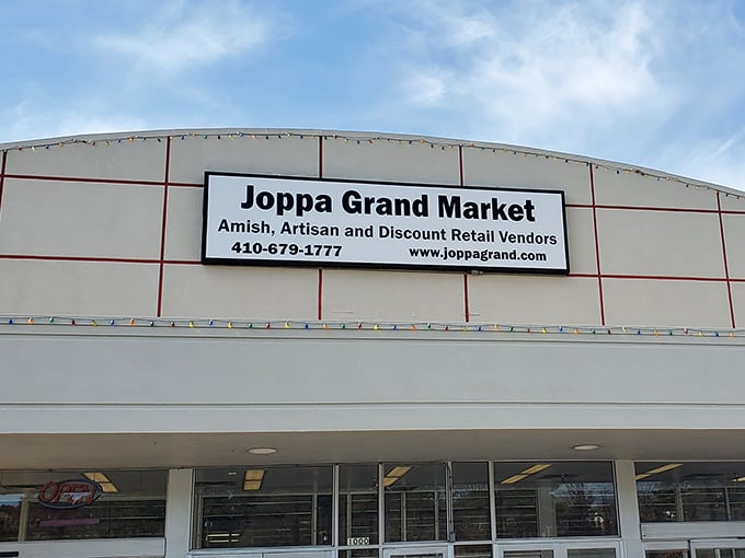 The beacon that guides treasure hunters to their happy place. This sign might as well read: "Abandon all budget plans, ye who enter here."