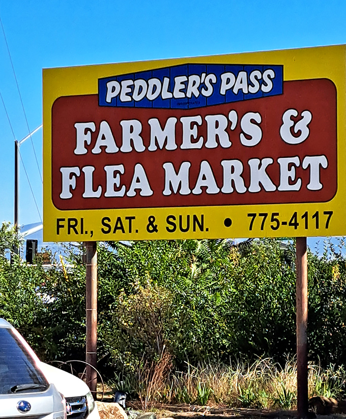 The beacon of bargain hunters everywhere &ndash; this sign has guided generations of Arizonans to weekend treasure hunting grounds.