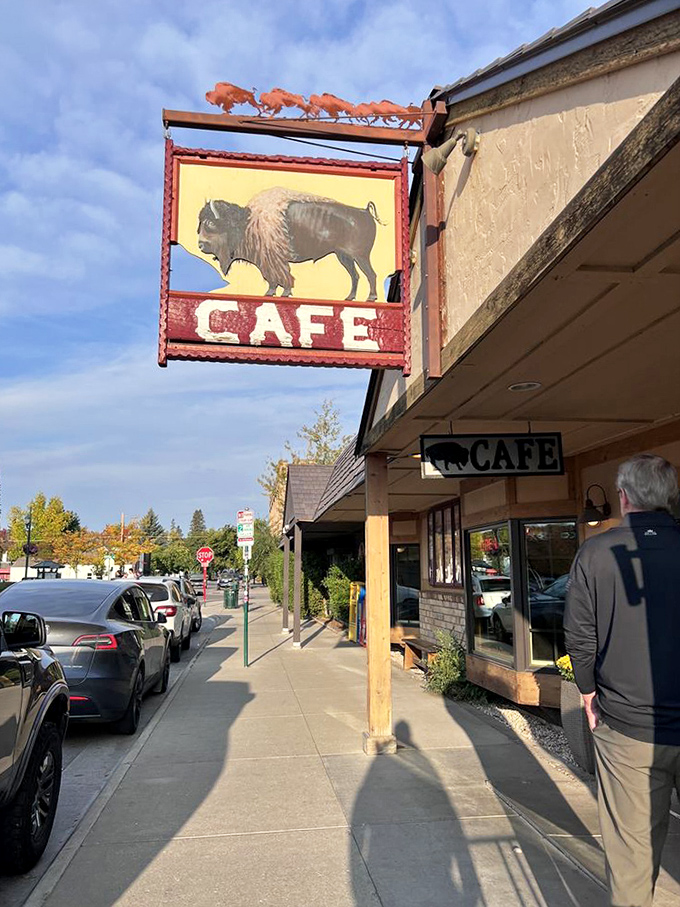 That vintage buffalo sign has guided hungry travelers to breakfast nirvana for generations, like a delicious North Star.