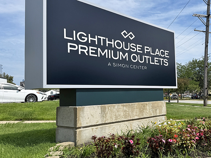 The sleek modern signage announces you've arrived at bargain paradise. A Simon Center property that's less about Simon Says and more about Simon Saves.