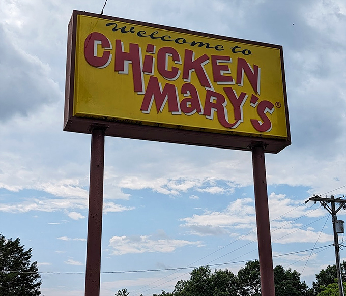 That sign against the Kansas sky isn't just advertising – it's a promise of chicken nirvana waiting just beyond those doors.