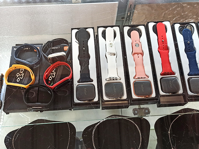 Smartwatches offering modern technology at decidedly old-school flea market prices that make retail stores look silly.