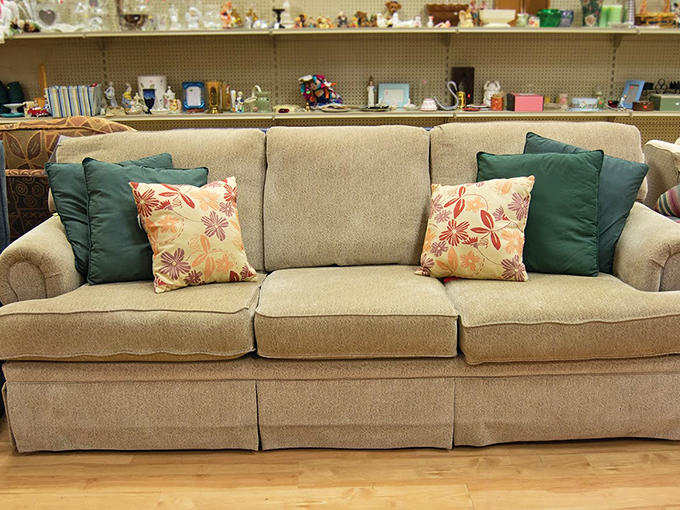 This sofa has "Sunday afternoon naps during football season" written all over it, complete with perfectly positioned throw pillows.