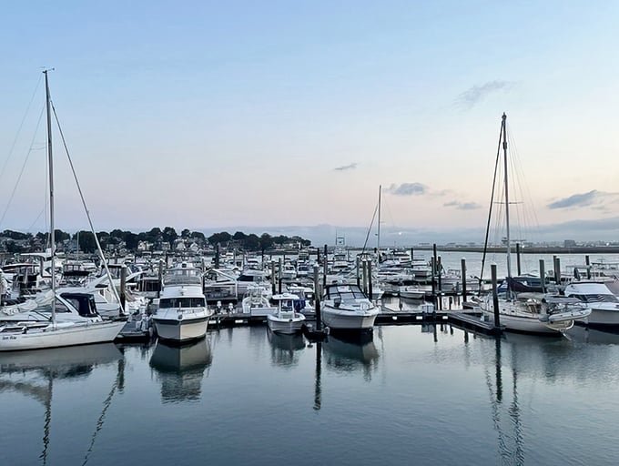 The marina view reminds you just how close you are to the source of your meal&mdash;boats gently bobbing in waters that supplied your dinner.