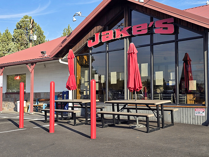 That red roof isn't just for show &ndash; it's a beacon calling hungry travelers to breakfast paradise. 