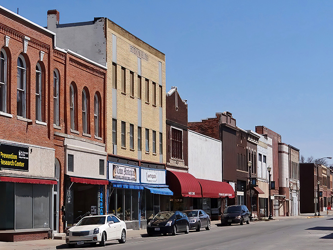 Ottumwa's Main Street looks like it was plucked from a Norman Rockwell painting. Those brick buildings have seen more stories than a library.