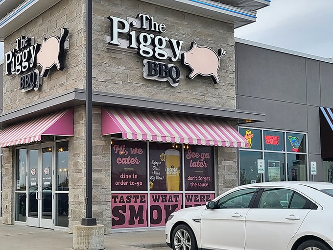 The Piggy BBQ's pink-striped awnings aren't just cute &ndash; they're like a beacon calling all meat lovers home!