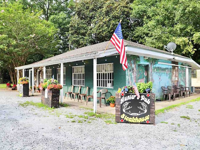 A little slice of steak heaven with an American flag flying proudly. This unassuming spot has "local favorite" written all over it.