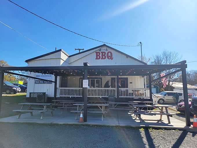 When the parking lot's this packed, you know the locals have found something special worth sharing.
