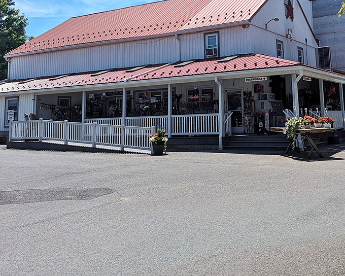 That red roof and white porch might look simple, but inside lurks pie perfection that would make Grandma jealous.