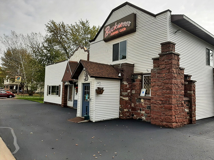 Classic stone pillars and white siding - Buck-A-Neer looks like the clubhouse where the "Steak Lovers of America" would hold their meetings.