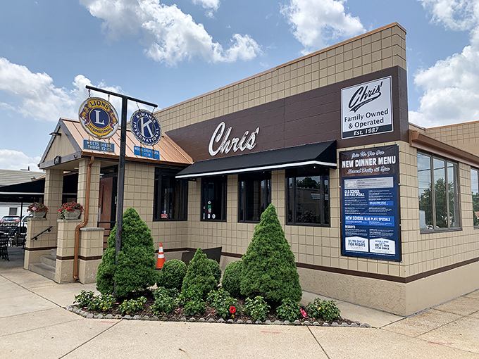 Family-owned since 1987, Chris' stands proud on Southwest Avenue. That sign promises pancake perfection worth setting your alarm for.
