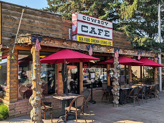 Not even John Wayne could resist these outdoor tables at Cowboy Cafe, where mountain air makes everything taste better.