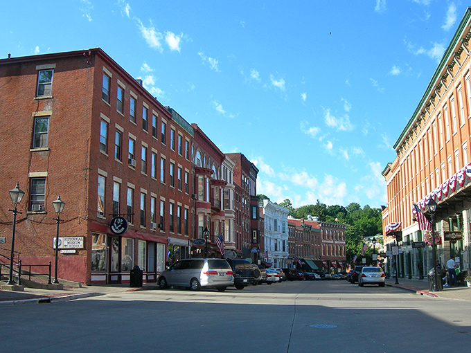 Main Street Galena, where the 19th century stubbornly refuses to make way for modern architecture. Those brick facades have stories to tell!