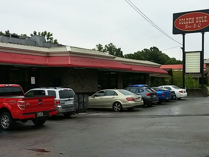Golden Rule's parking lot tells the story&mdash;trucks lined up like hungry soldiers waiting for their BBQ marching orders.