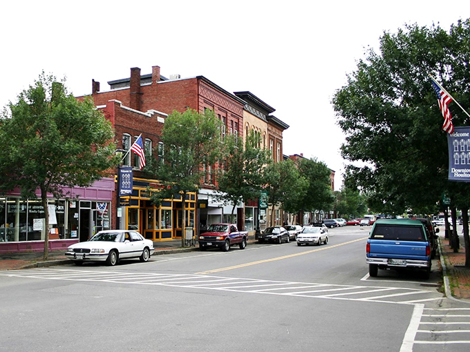 Main Street charm without big city prices! Houlton's beautiful brick storefronts house local businesses where your dollar stretches further.