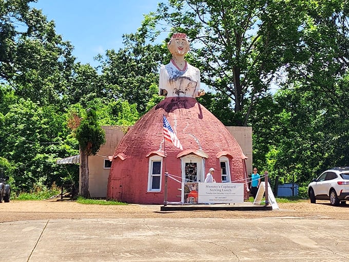 Southern charm in architectural form! This quirky pink building houses comfort food that locals have treasured for generations.