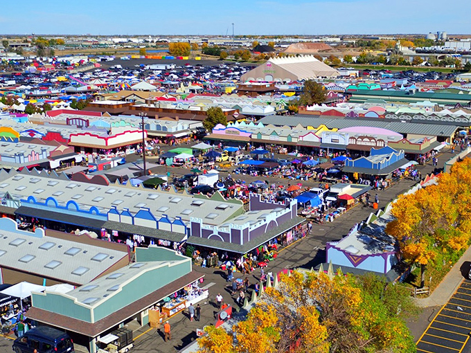 Flea market metropolis! From this bird's eye view, you can almost hear the bargaining and excited shouts of "I found one!"