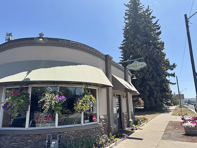 Sometimes the best breakfast spots wear their hearts on their sleeves&mdash;and flowers in their windows. 