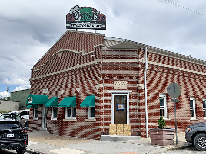 That iconic green-trimmed sign has beckoned hungry Omahans for generations. If these walls could talk, they'd speak in perfect Italian.