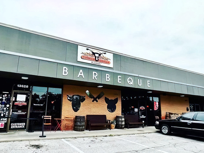 Metal cow and pig silhouettes guard the entrance like sentinels of smoke, warning vegetarians: resistance is futile.