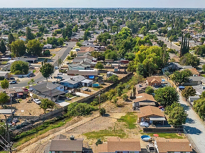 Neighborhoods where your retirement dollars stretch further than your morning walk. Porterville offers affordable living with mountain views on the horizon.