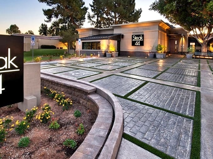 As evening falls, Steak 44's modern design glows with invitation. The perfect setting for beef that will make your taste buds sing.